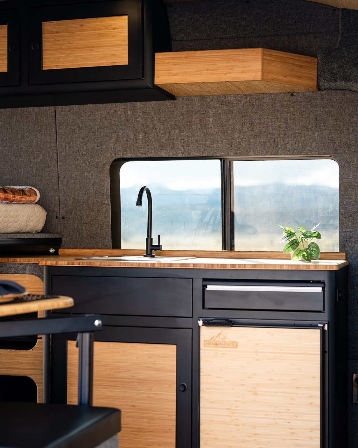 Switchback Transit Trail 148" | Vanworks